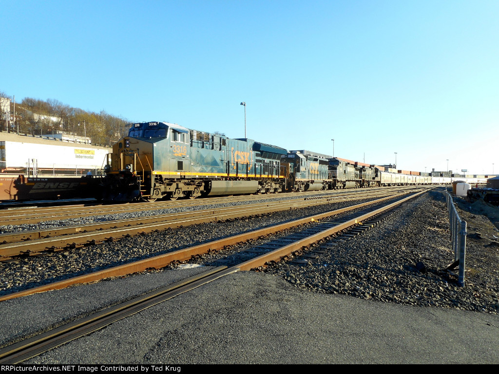 CSX 3316, CSX 6244, NS 9422 & NS 9162